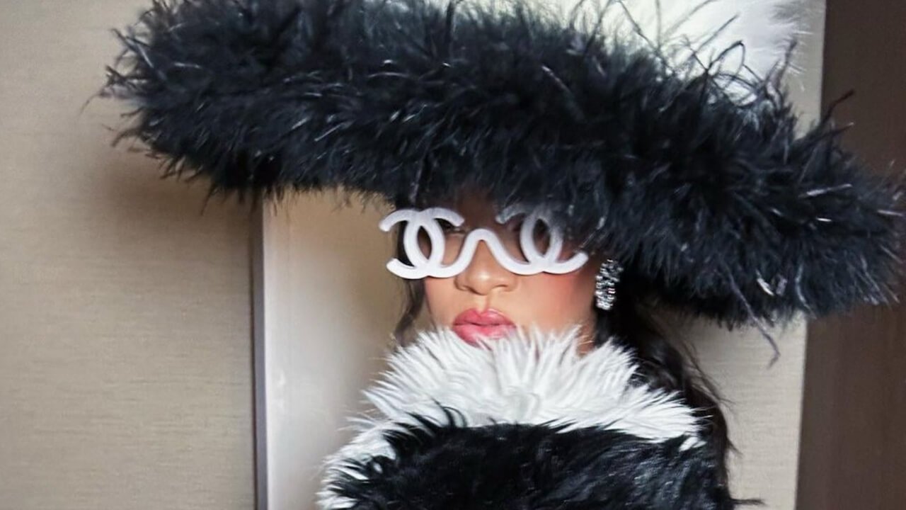 Rihanna Receives First Certified Diamond Record as Lead Artist